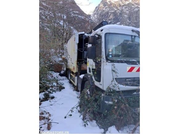 Prodaje se Renault PREMIUM kamion za smeće na aukciji