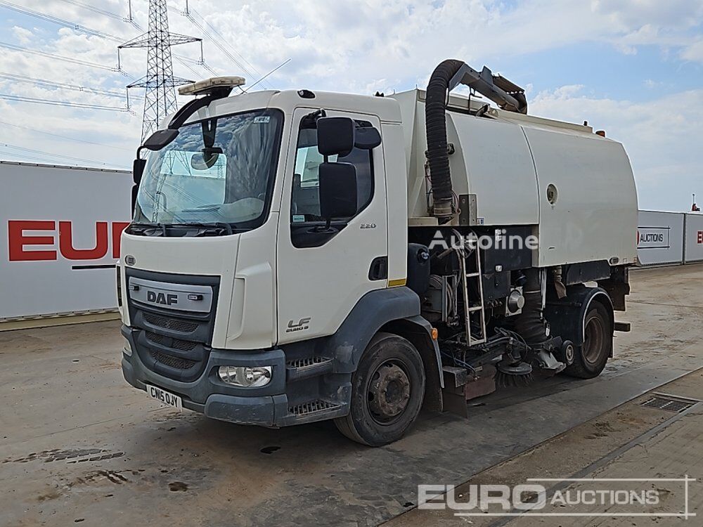 Prodaje se DAF LF220 vozilo za čišćenje ulica na aukciji
