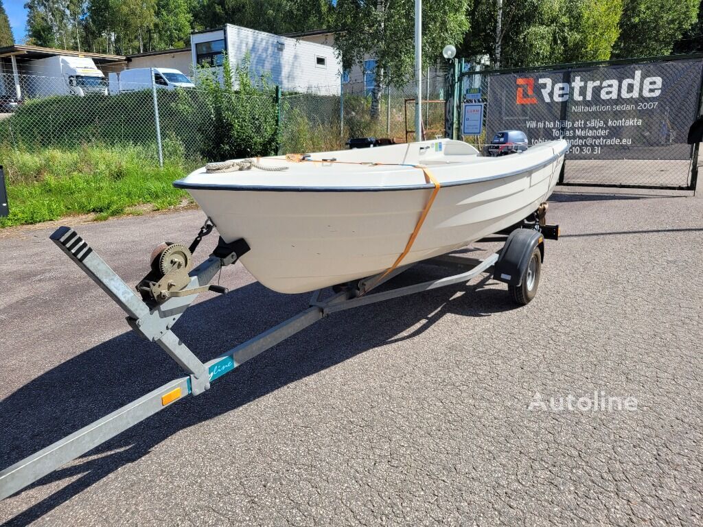 Prodaje se Ryds 425R čamac na aukciji