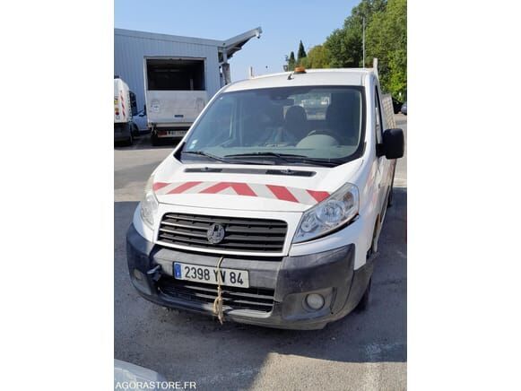 Prodaje se Citroen LOT DE 4 VÉHICULES HS laki furgon na aukciji
