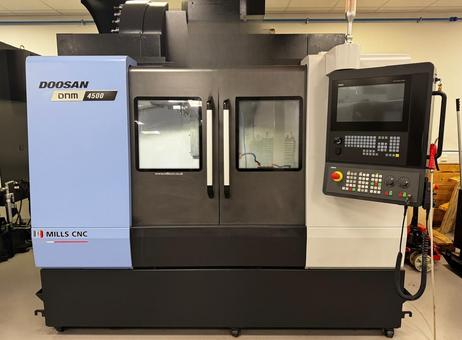 Vertikalni obradni centar Doosan DNM4500