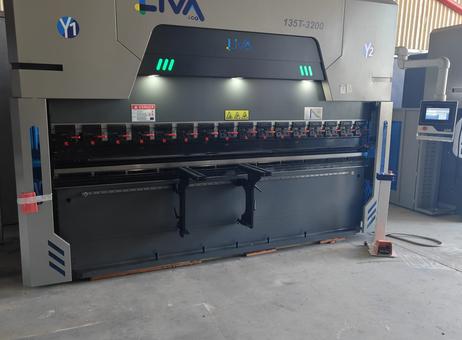 CNC abkant presa Liva 130T-3200