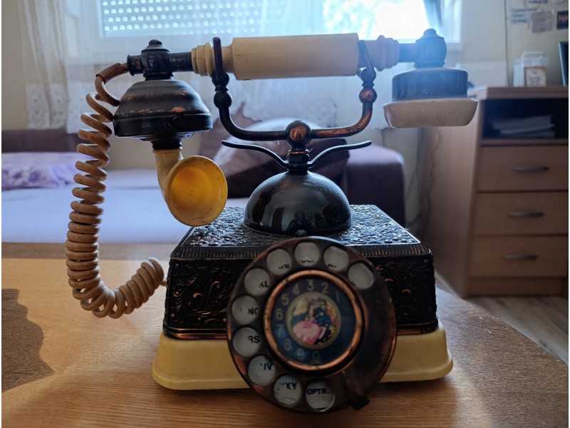 Stari telefon