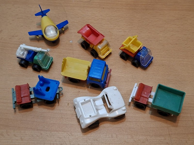 lot plastičnih igračaka