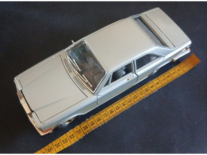 Bburago 1:22 Rolls Royce Camargue