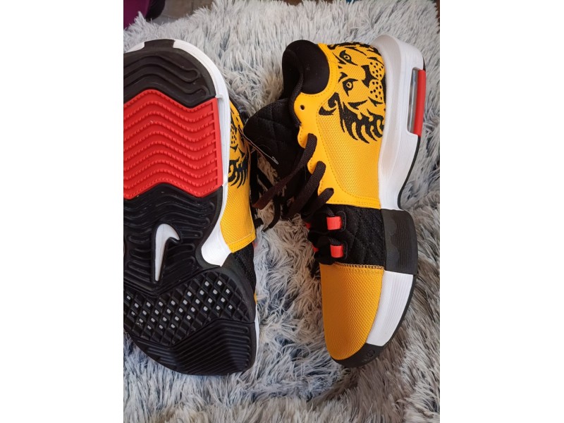 Muške patike Nike LeBron Witness VIII