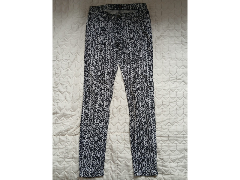 FB sister crno-bele dezenirane pantalone, S-M