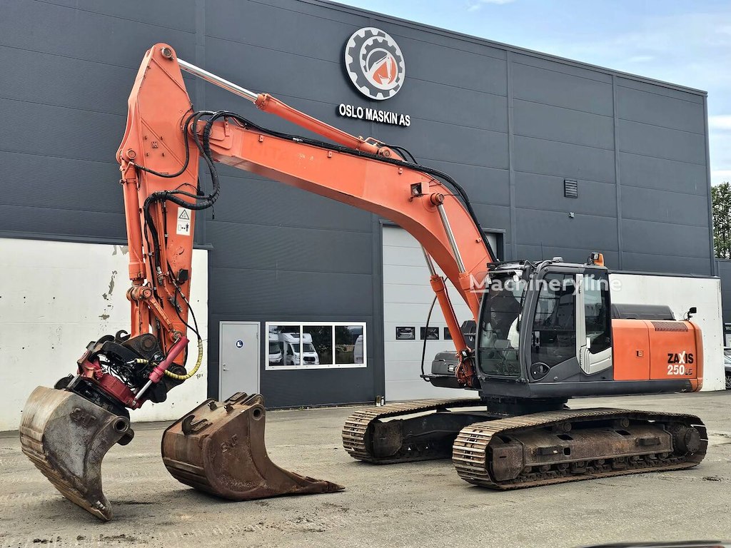 Hitachi ZX250LC-3 bager guseničar