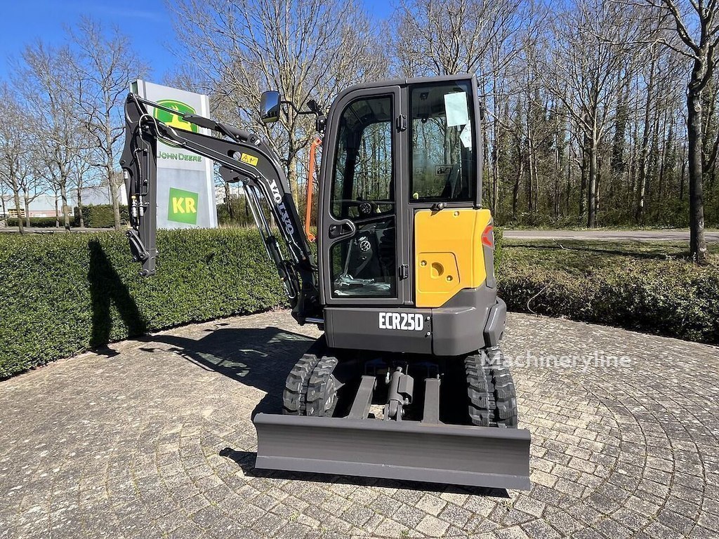 Novi Volvo ECR 25 DFL mini bager