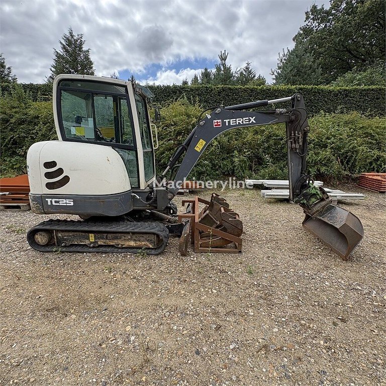 Prodaje se Terex TC25 mini bager na aukciji