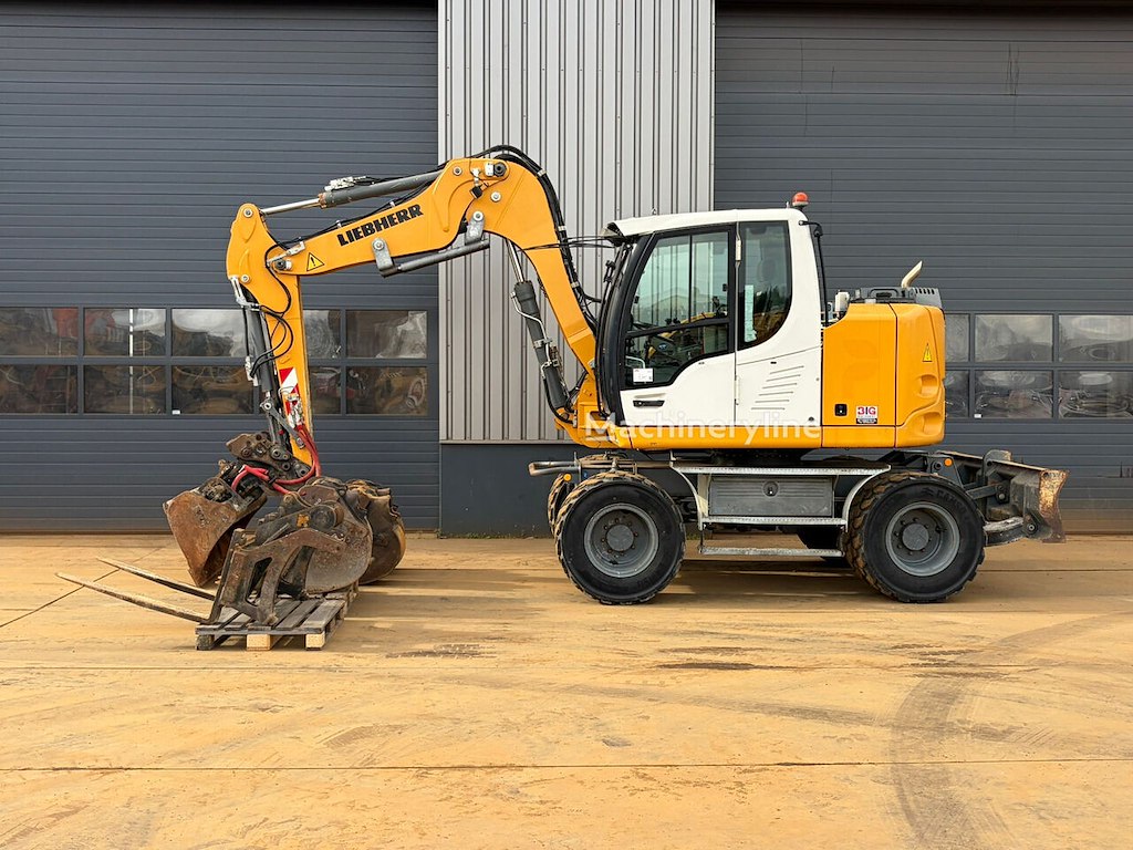 Liebherr A910 Compact bager točkaš