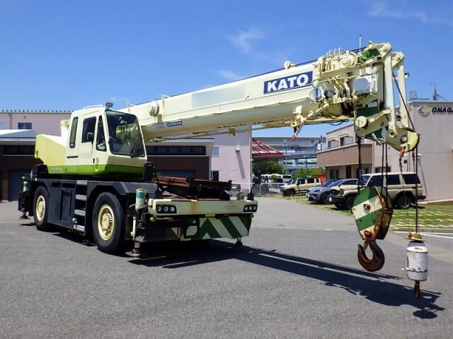 Kato KR25H-V8 dizalica za sve terene