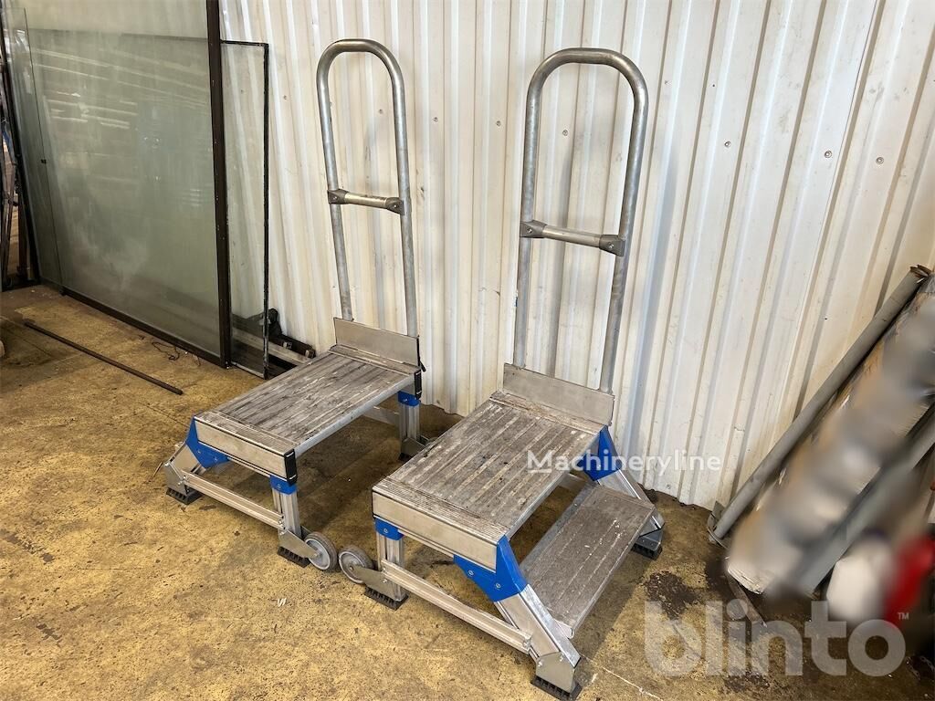 Prodaje se Creaxess 2st arbetsplattform i aluminium med räcke och hjul građevinsku ljestvu na aukciji