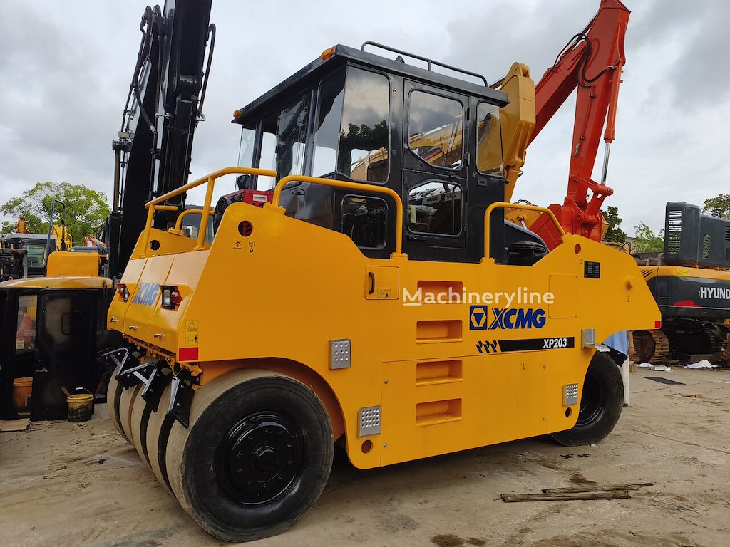 XCMG XP203 pneumatski valjak