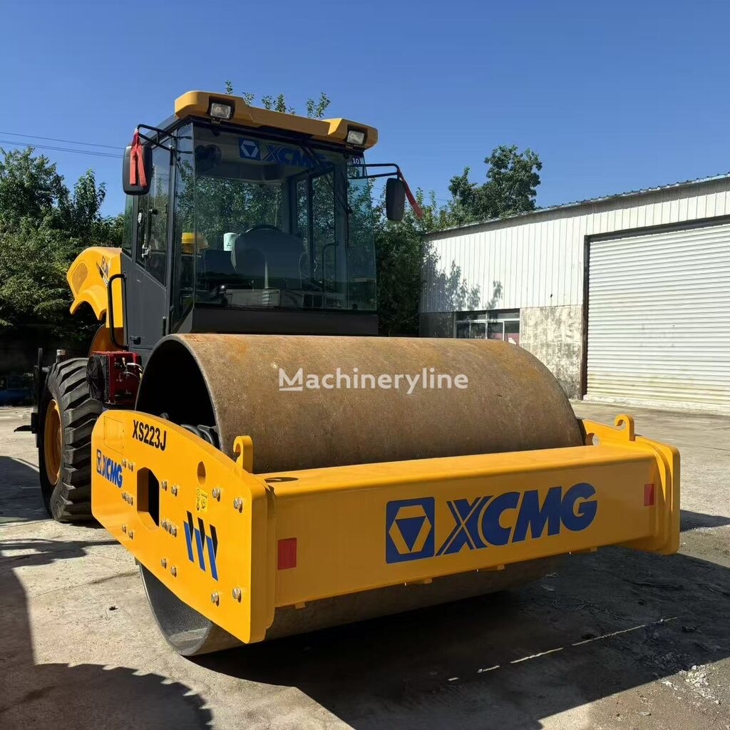 XCMG XS223J kompaktor s jednim valjkom