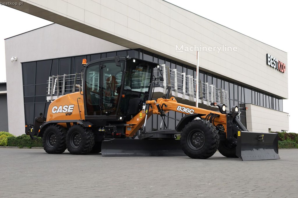 Novi Case 836C AWD grejder