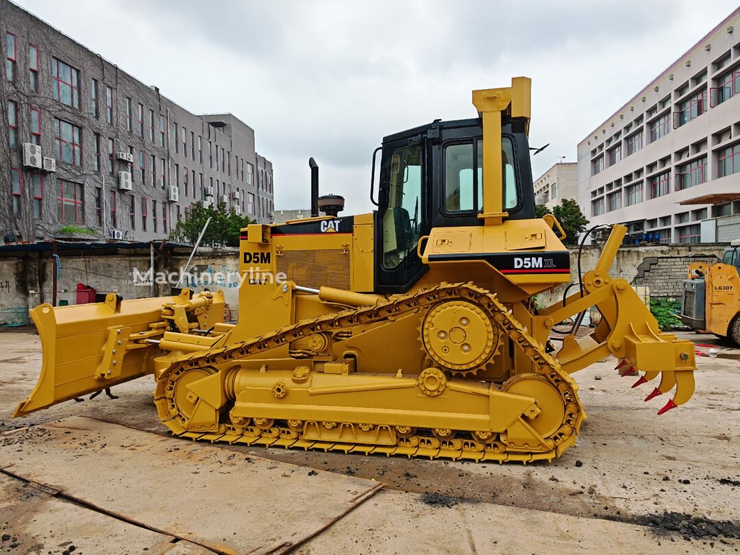 Caterpillar D5M buldožer