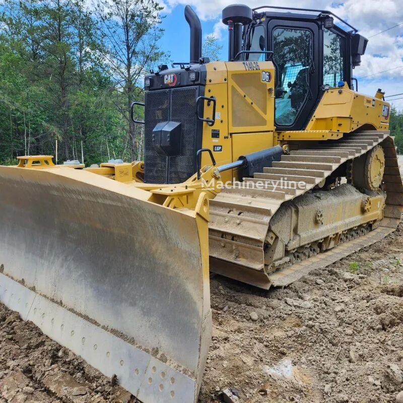 Caterpillar D6 buldožer
