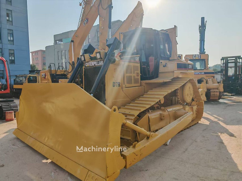 Caterpillar D7R buldožer