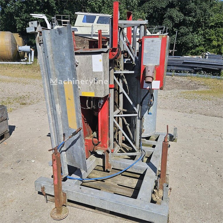 Prodaje se Hek GL 400 Hünnebeck jarbolnu penjajuću platformu na aukciji