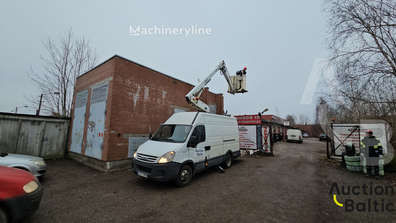 Prodaje se IVECO Daily auto dizalicu s korpom na aukciji
