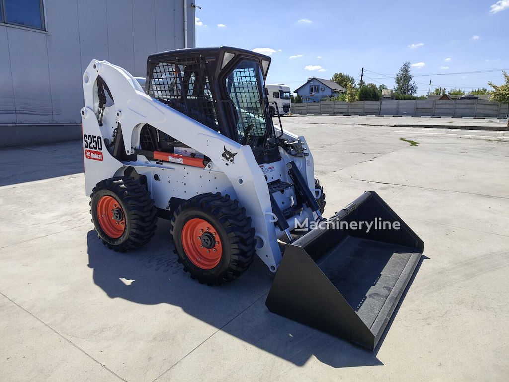 Bobcat S250 mini utovarivač
