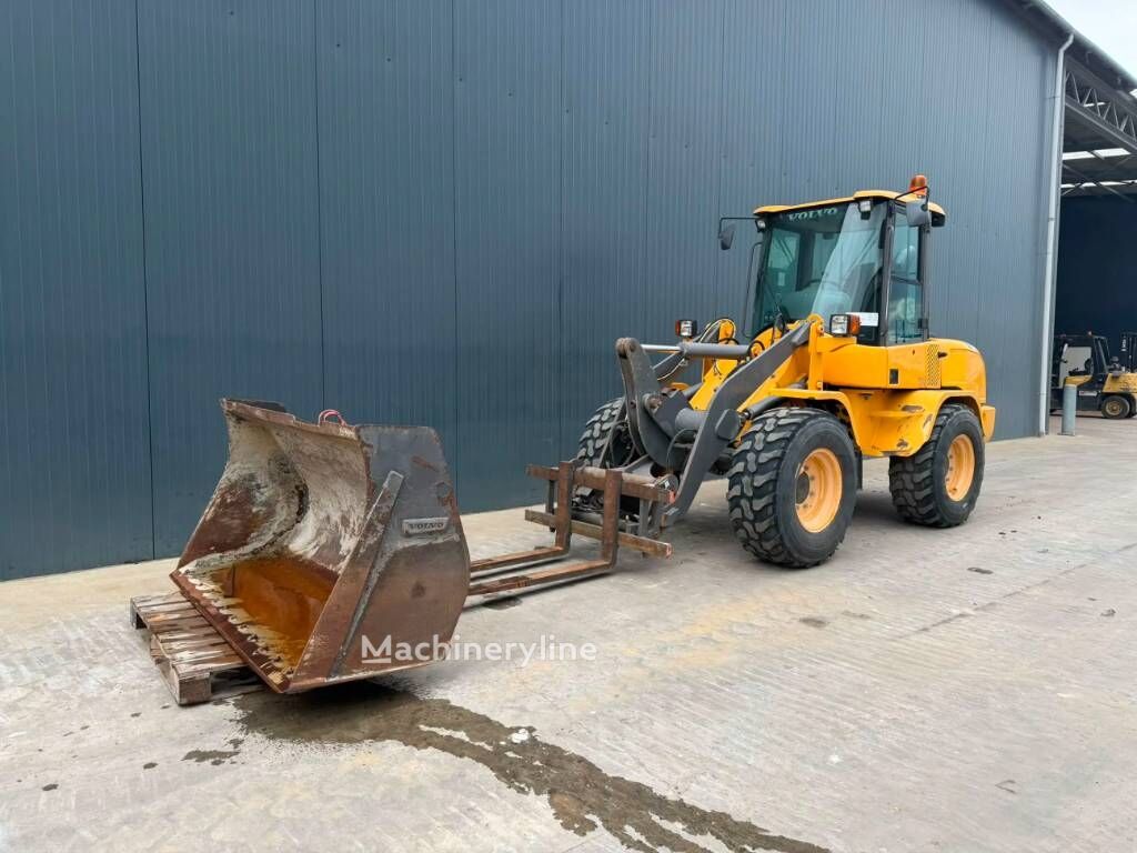 Volvo L30G prednji utovarivač