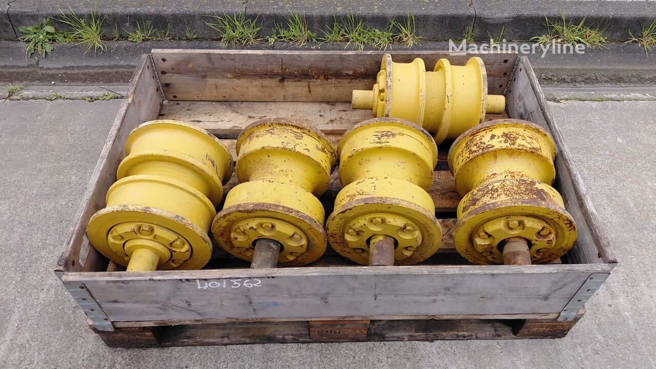 Caterpillar D8N D8T D8R track roller single and double flange donja rolna za buldožera