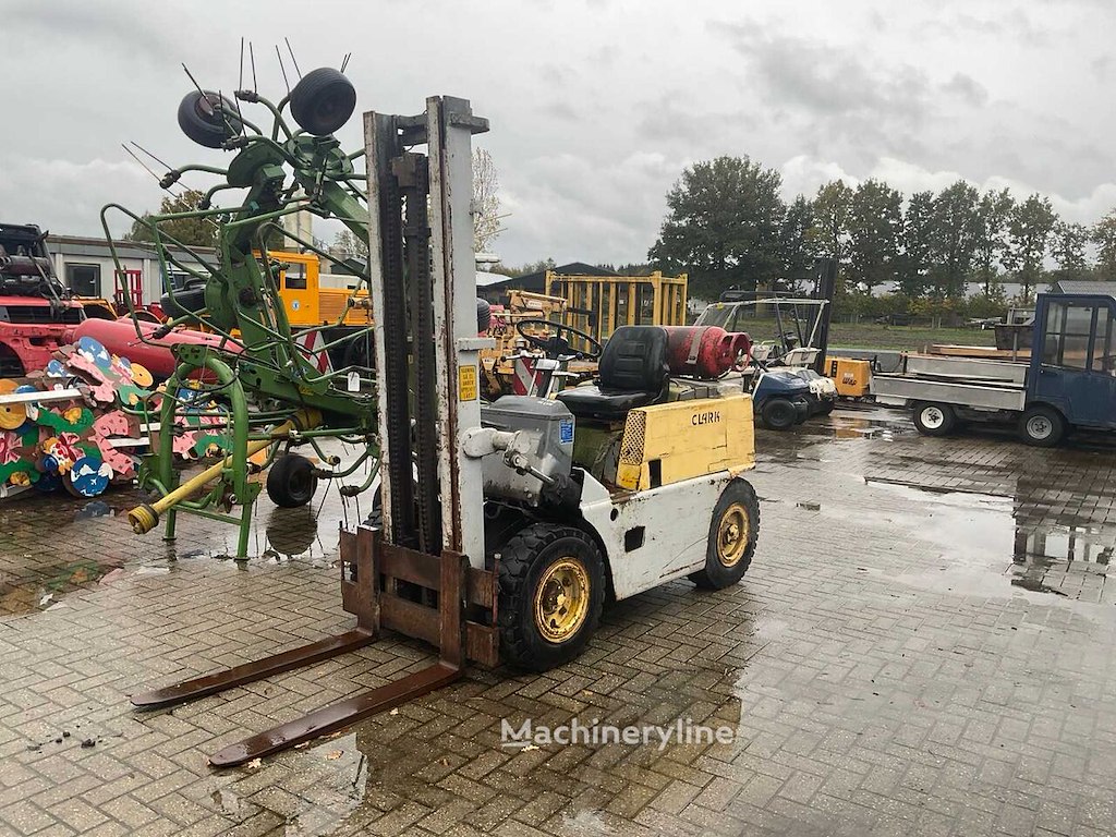 Prodaje se Clark CY40 dizel viljuškar na aukciji