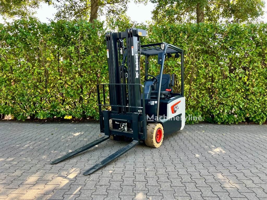 Novi Bobcat B20 T-7 Plus viljuškar na tri točka