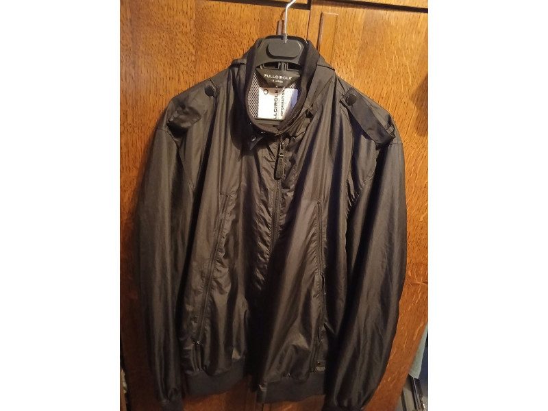 Crna jakna XL slim fit