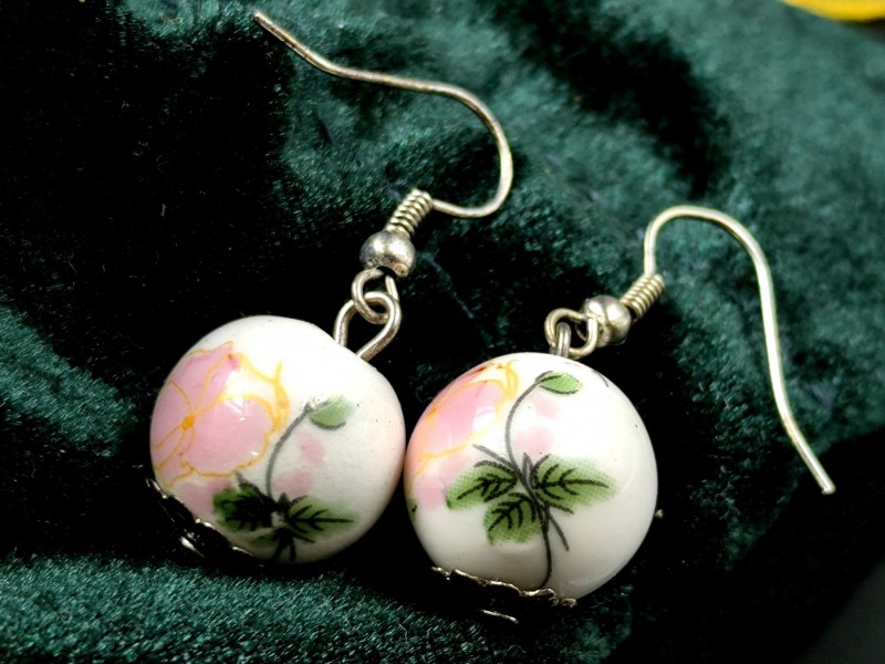 Prelepe damske porcelanske minđuše