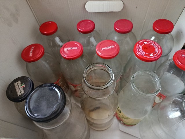 Flase od paradajz soka i pasiranog paradajza 700ml i 1l