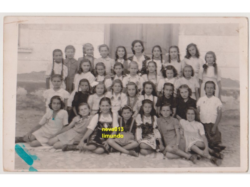 Stara FOTOGRAFIJA - ucenici IV raz.Osnovne skole 1946g.
