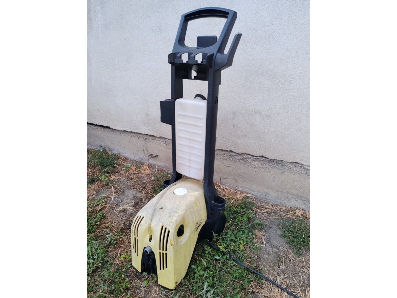 Kvalitetan italijanski perač - karcher - radi