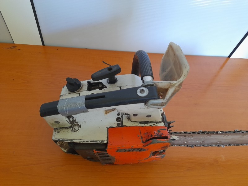 STIHL 020 AV motorna testera