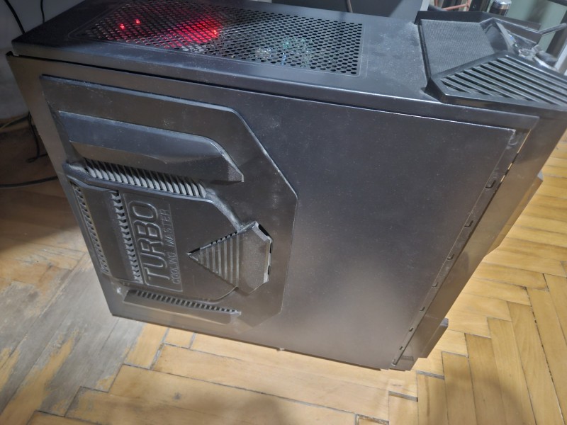 Desktop racunar i oprema
