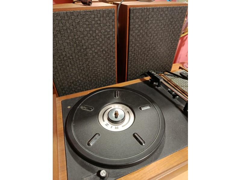 Retro Stereo Gramofon RIZ CARMEN