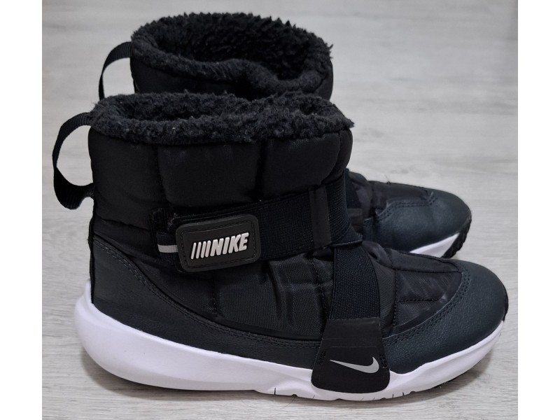 Nike dečije čizme br. 35 - original.