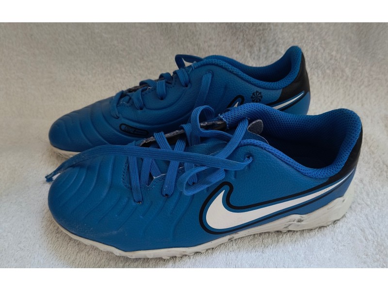 Nike patike za veštačku travu 33
