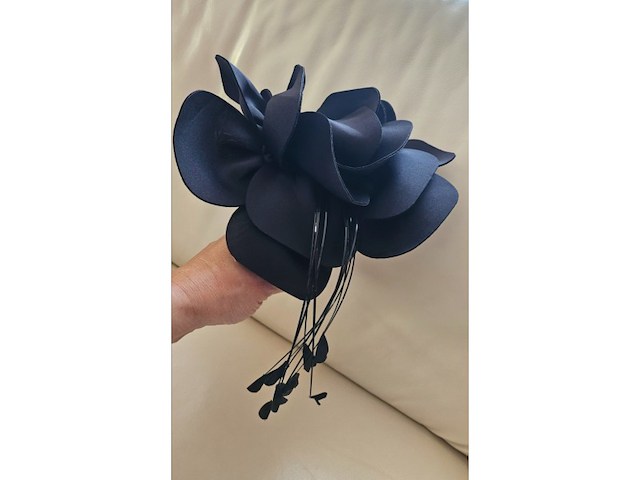 Statement Oversized Flower fascinator, ručni rad novo
