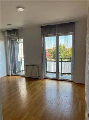 Uknjižena garsonjera 33m2 - Novi Banovci Kablar