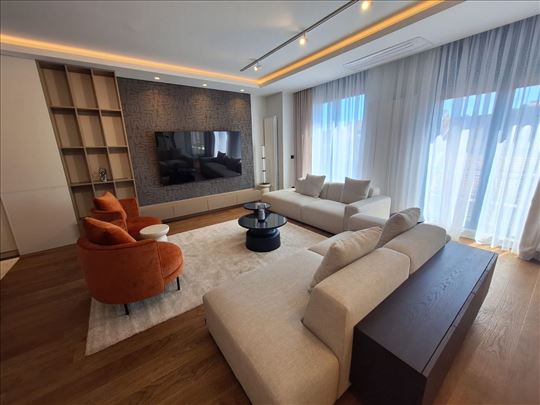 Penthouse sa privatnom krovnom terasom - Kalenić