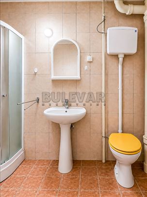 Odličan dvosoban stan 59m2, visoko prizemlje – nas