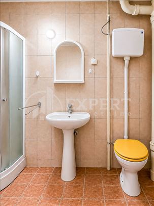 Odličan dvosoban stan 59m2, visoko prizemlje – nas