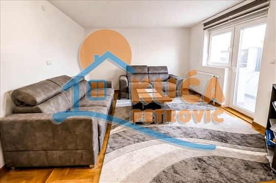 Prelep lux 2.5 stan, 65m2, sa pripadajućim dvorišt