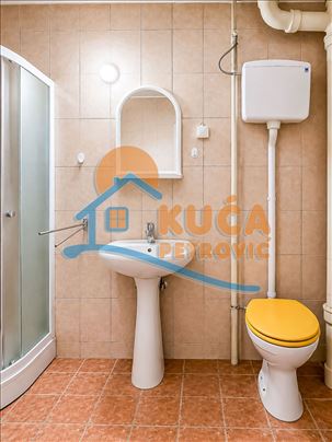 Odličan dvosoban stan 59m2, visoko prizemlje – nas