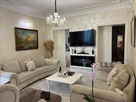 Luksuzni renovirani 4.0 salonac,Strahinjića Bana.