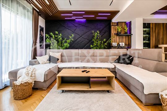 Lux četvorosoban dupleks - stan , top lokacija , Č