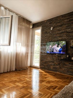 Kompletno renoviran stan sa svim stvarima